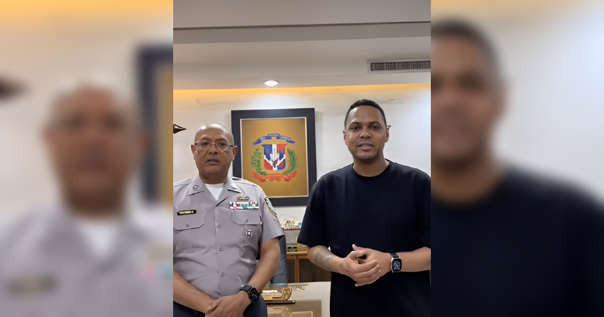 Alofoke se reúne con el director de la PN y pide marcha pacífica en Hoyo de Friusa